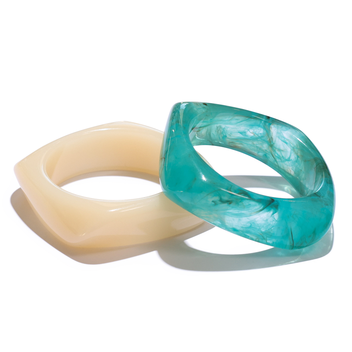 TIA CHUNKY 2PC RESIN BANGLE SET - CREAM / BLUE RESIN – Tiger Mist USA